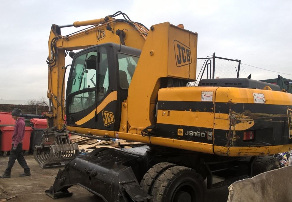 JCB JS160W Wheeled Excavator with High rise cab and selector grab ...