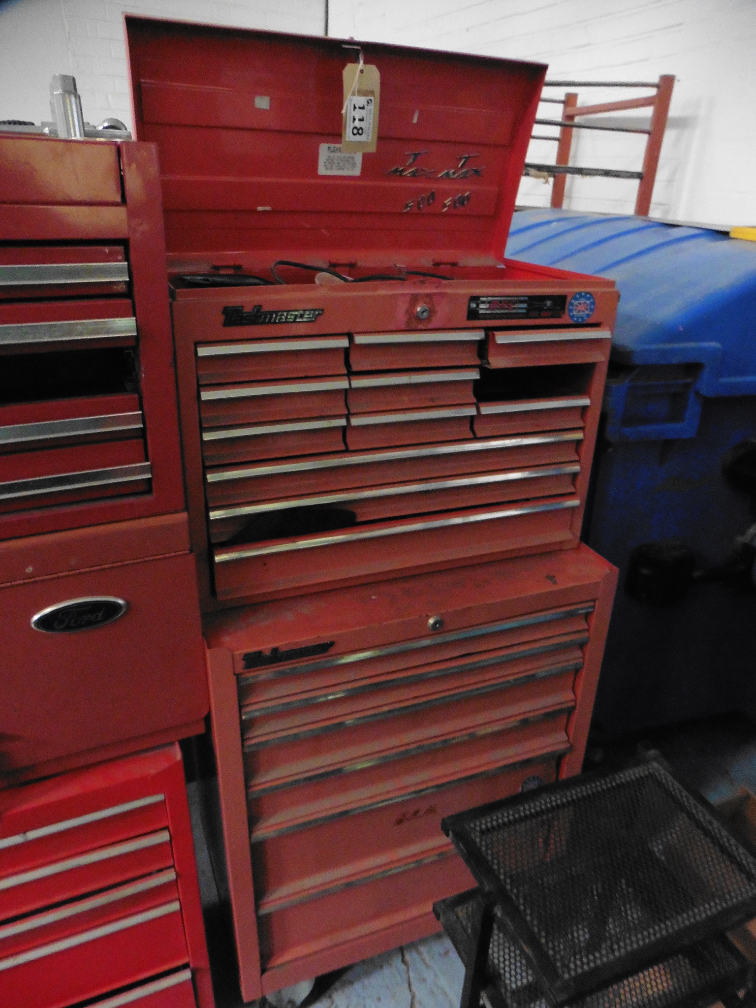 Taskmaster double stack roller drawer tool chest on castors