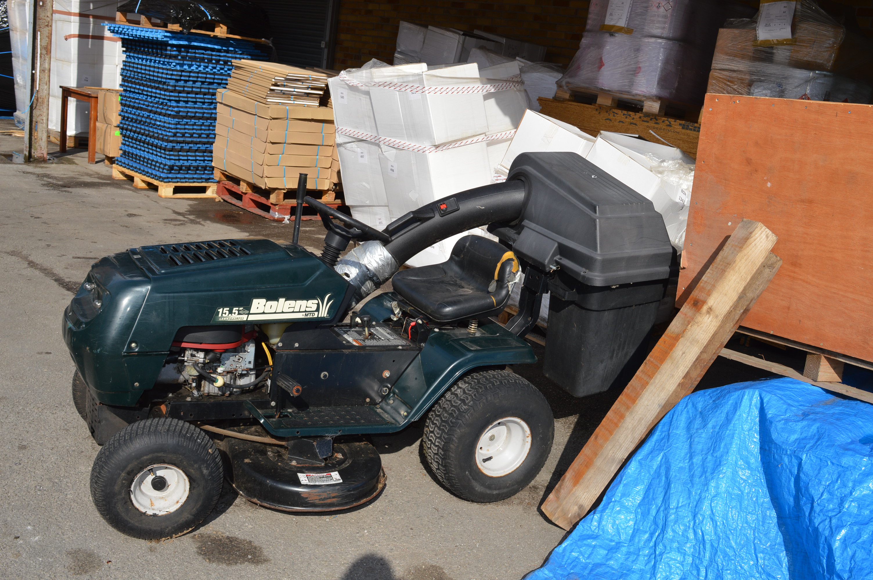 Bolens Lawn Tractor 15.5hp (in full working order)