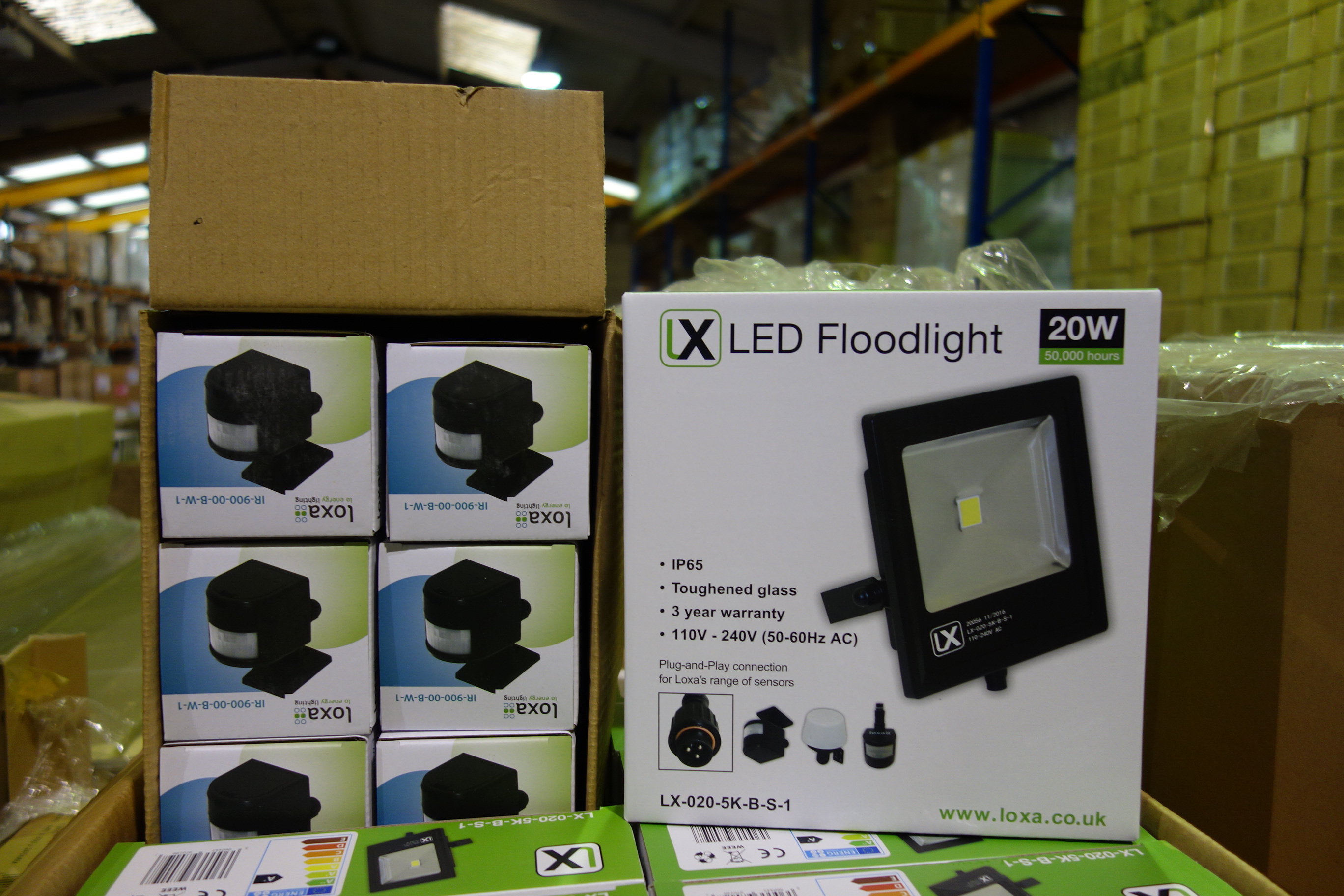 10 X Loxa LX-020-5K-B-S-1 20W LED Floodlights IP65 C/W 10 X PIR Sensors ...