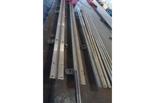 BUG-O TRACK TORCHES W/ APPROX 30' TRACK