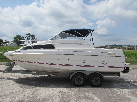 Bayliner 24' Cuddy Cabin Boat, W/galvanized Trailer, Mercuriser ...