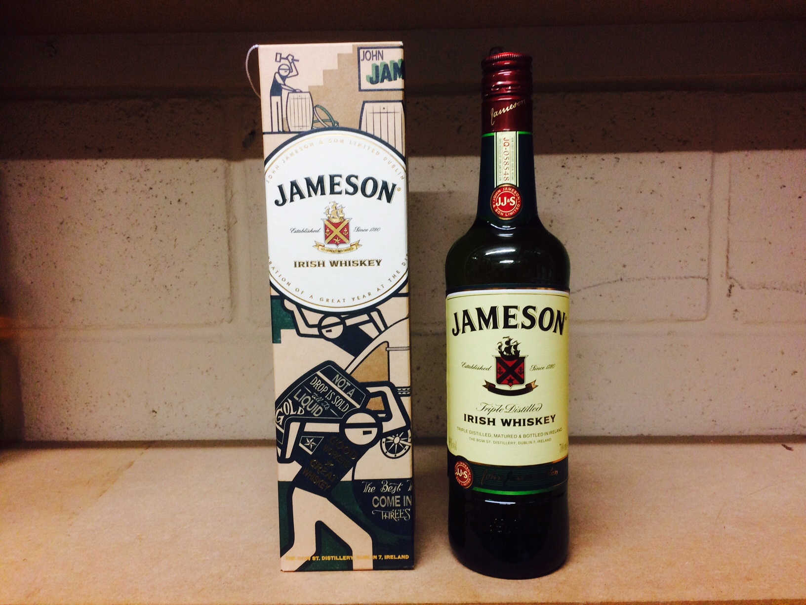 JAMESON Irish Blended Whisky 700ml, 40% volume, in carton. CONDITION ...