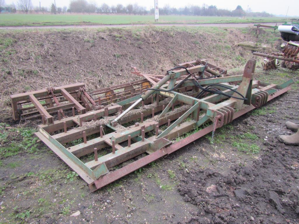 Cousins mounted hydraulic folding Dutch harrow, 4m