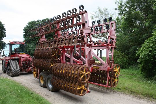 2001 Vaderstad Rexius Twin RST 1030 folding 10.3m press. Serial No: 347