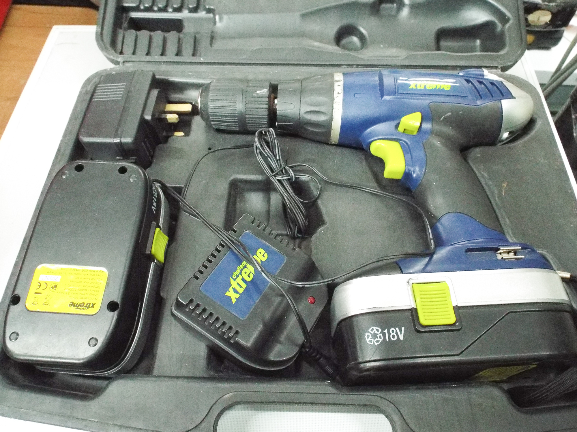 A Challenge Extreme 18v rechargeable drill with extra battery