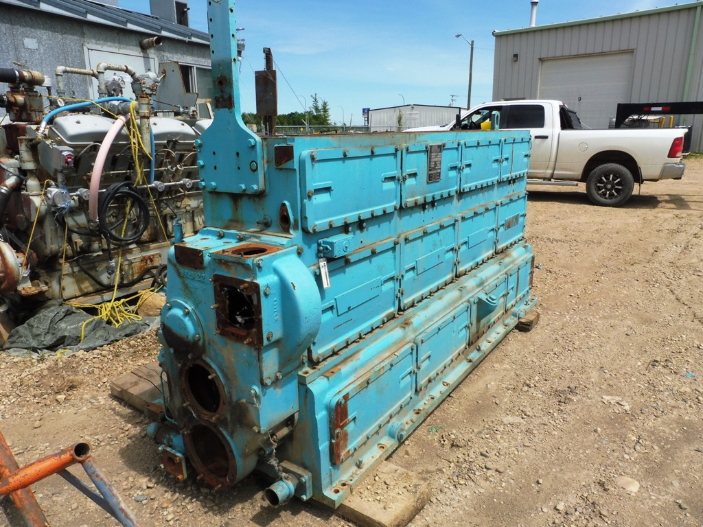 { Group of lots: 505, 506 } WHITE SUPERIOR 8G-825 ENGINE REQUIRES ...