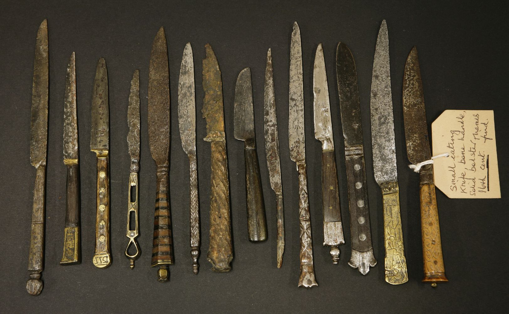 Fourteen small knives,16th, 17th and 18th century,longest 18.5cm (14)