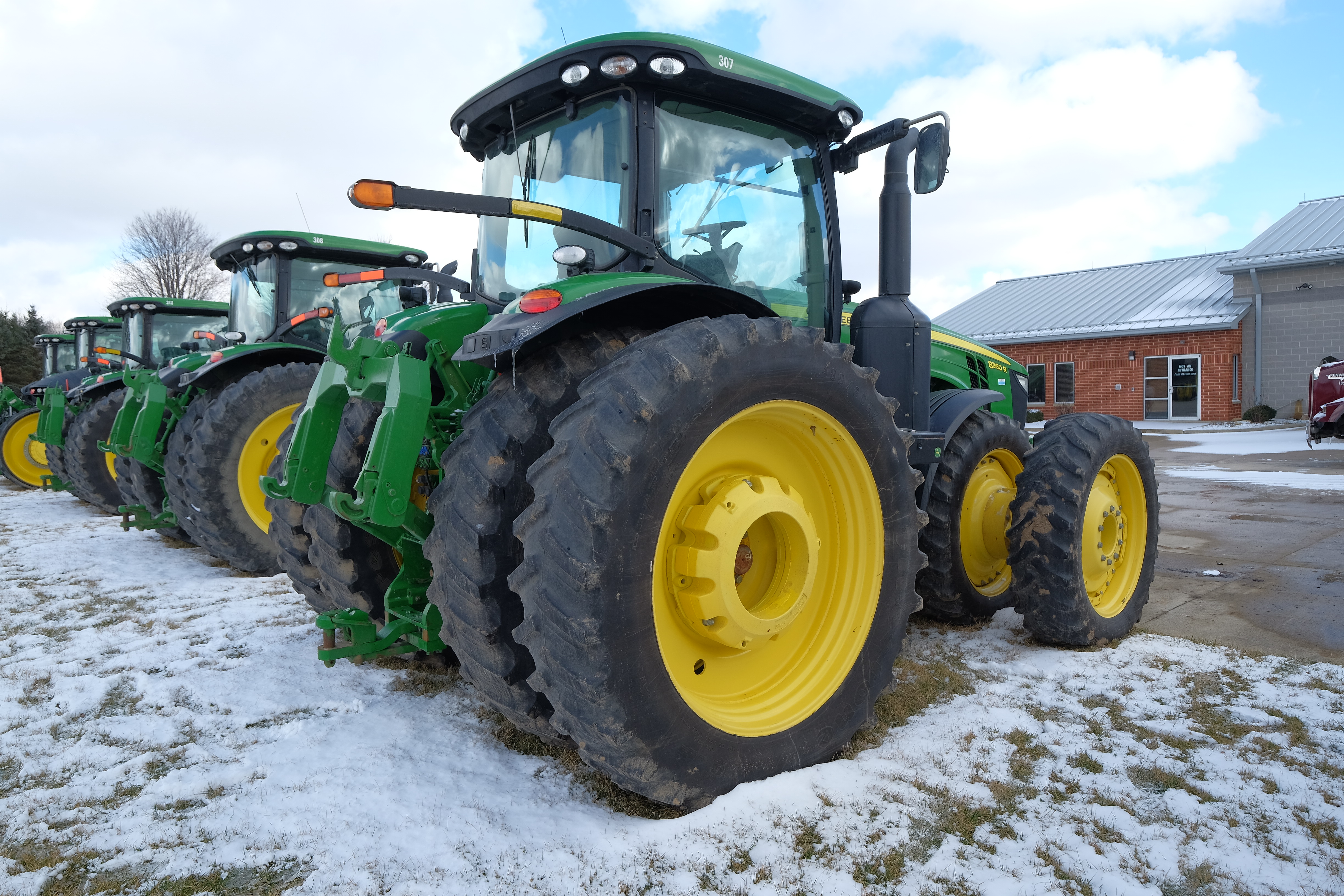 { Choice of lots: 8, 10 } John Deere Tractor 8360 (2012 ...
