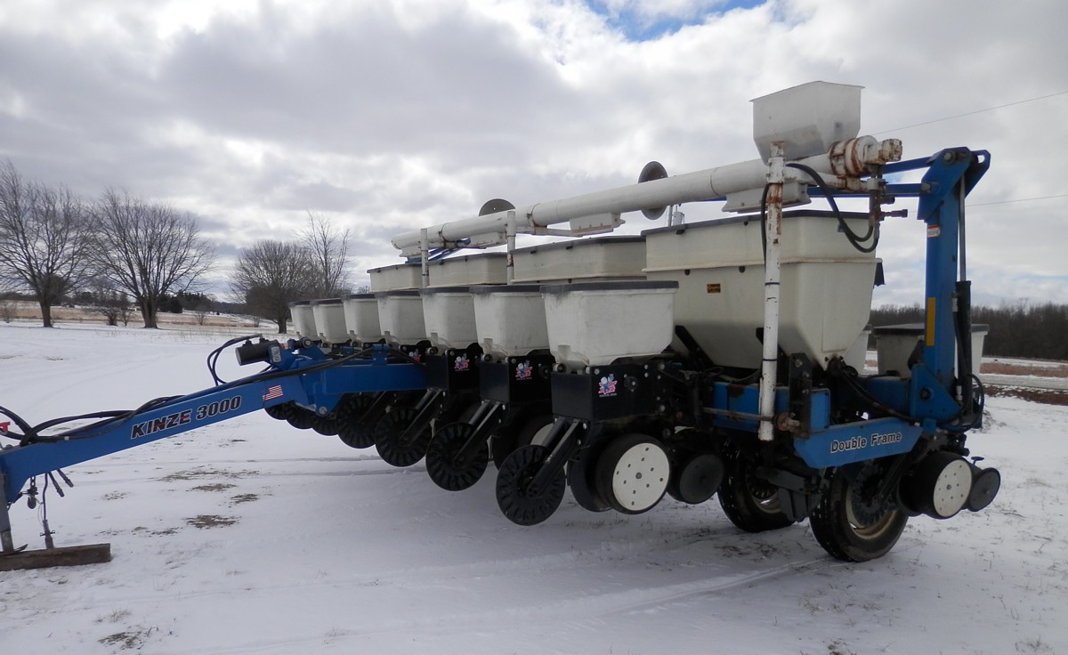 Kinze 3000 Evolution Series 15R Twin-row planter, double frame, dry ...