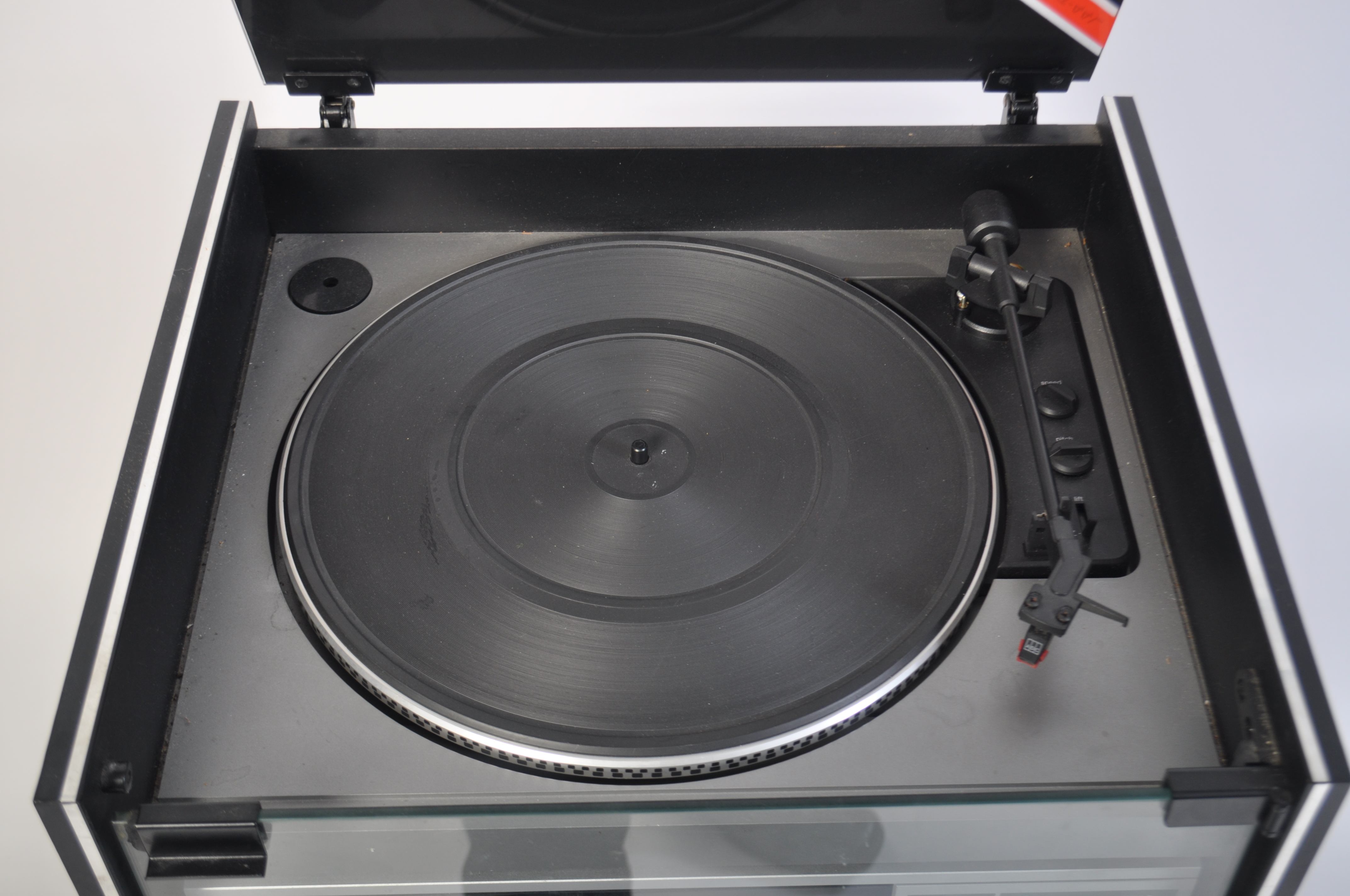 A retro 1970's / 1980's Hitachi T-44L cabinet hi-fi stereo system ...