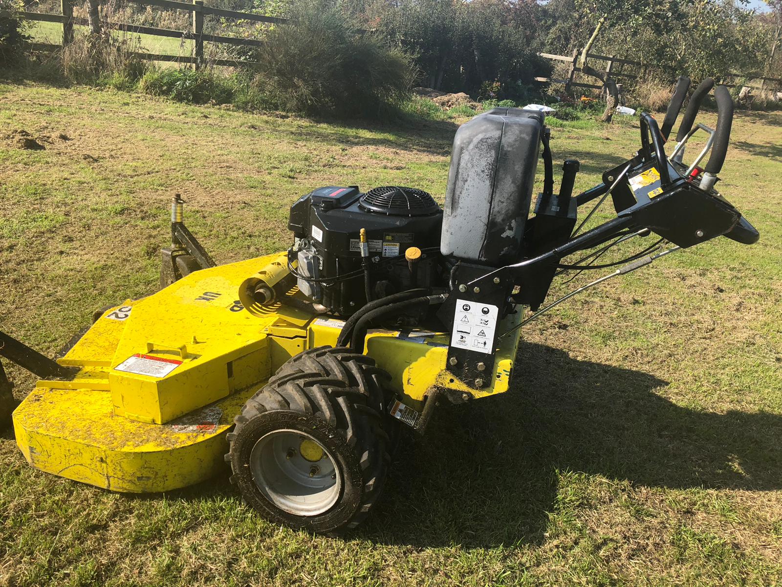 DS - GREAT DANE HEAVY DUTY 4 WHEELED WALK BEHIND PUSH COMMERCIAL MOWER ...