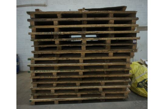 * 28 x Pallets * 28 x Large Heavy Duty Pallets 2400 1200mm