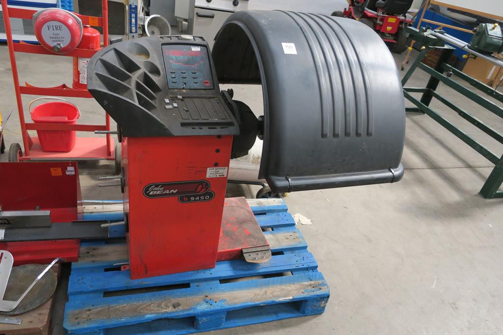 A John Bean B9450 Wheel Balancer 240V