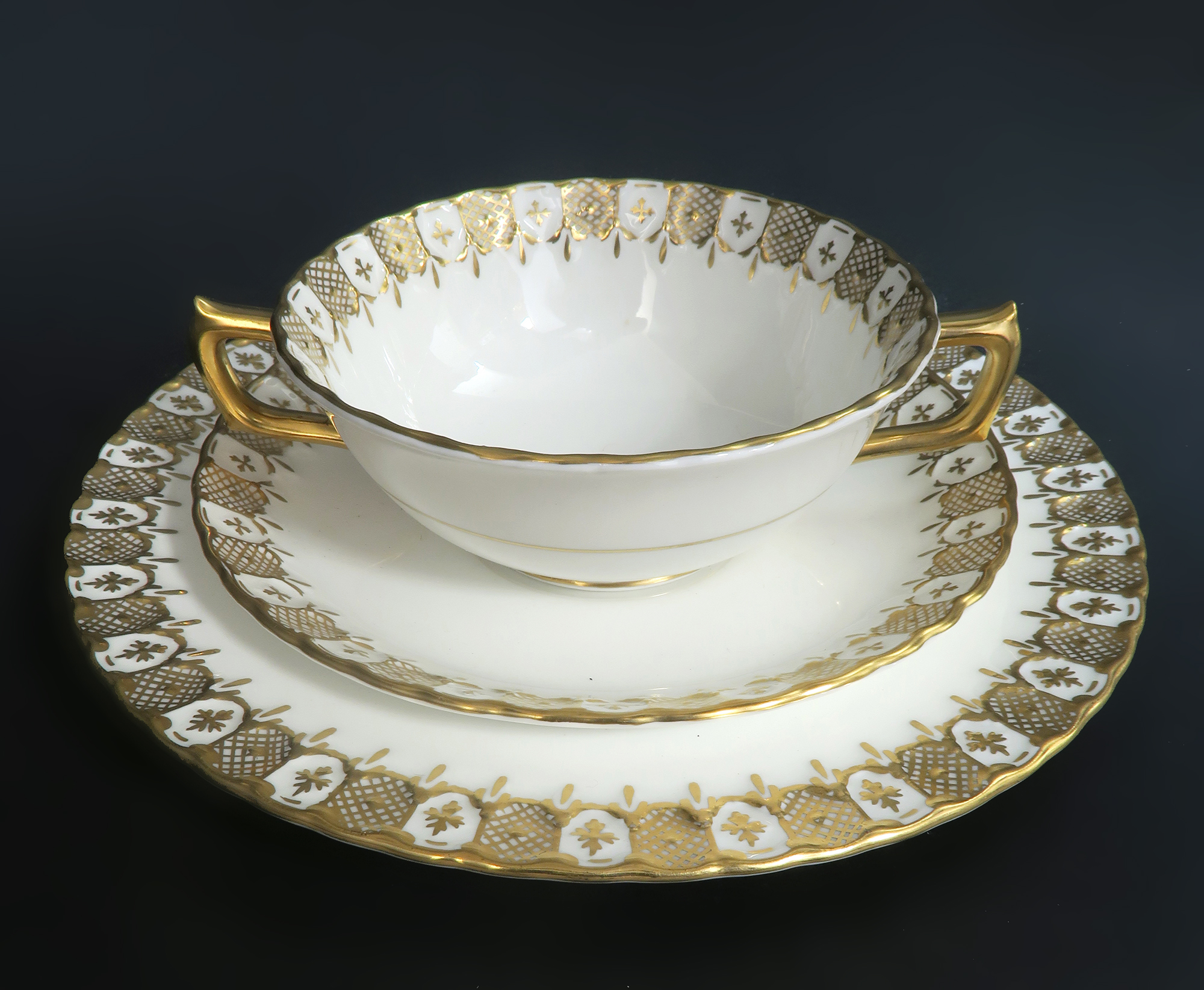 Dinner Plate Set from Royal Crown Derby, made in England. English ...