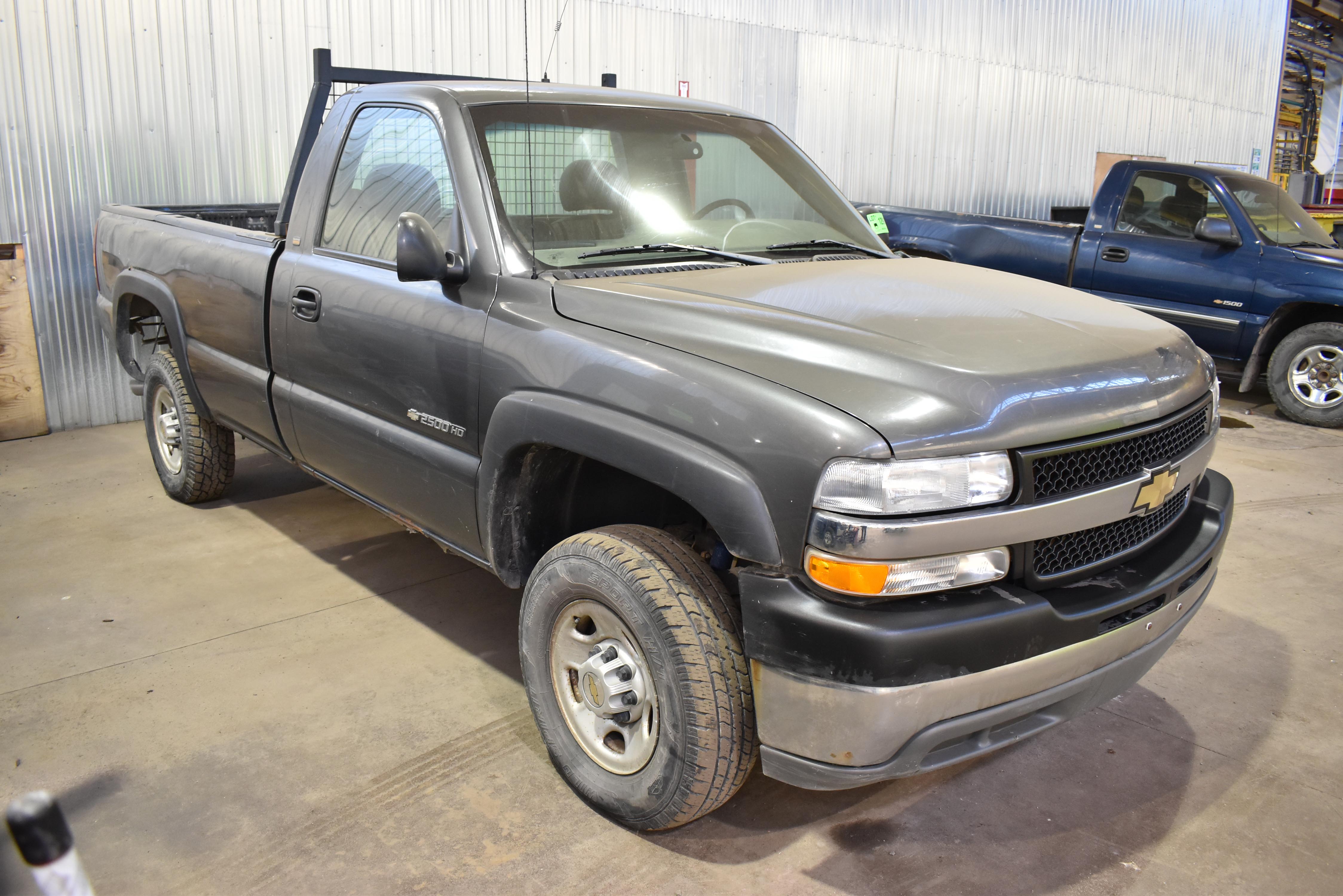 CHEVROLET (2001) SILVERADO 2500HD REGULAR CAB PICKUP TRUCK WITH 6.0L V8 ...