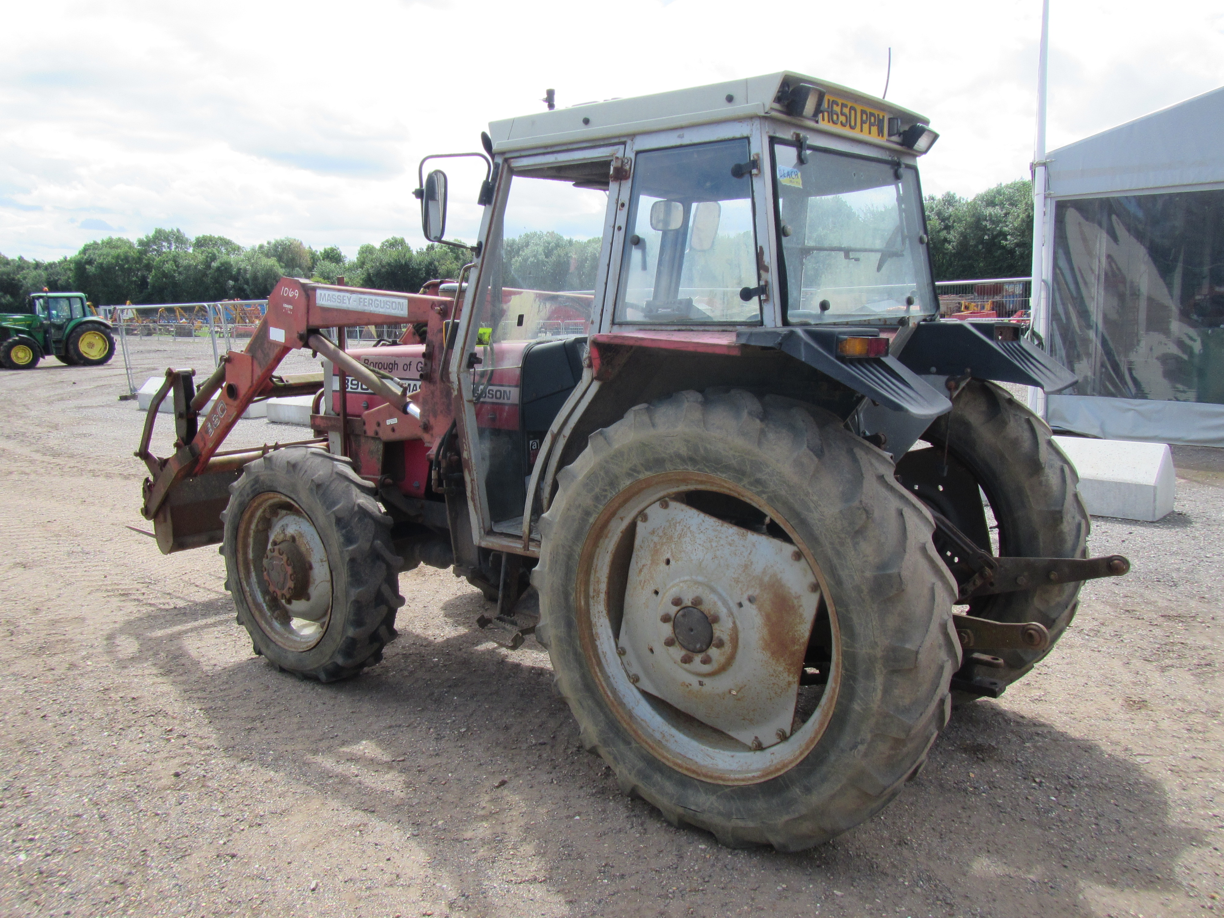 Massey Ferguson 390 4wd Tractor c/w Massey Ferguson 80 loader and spike ...