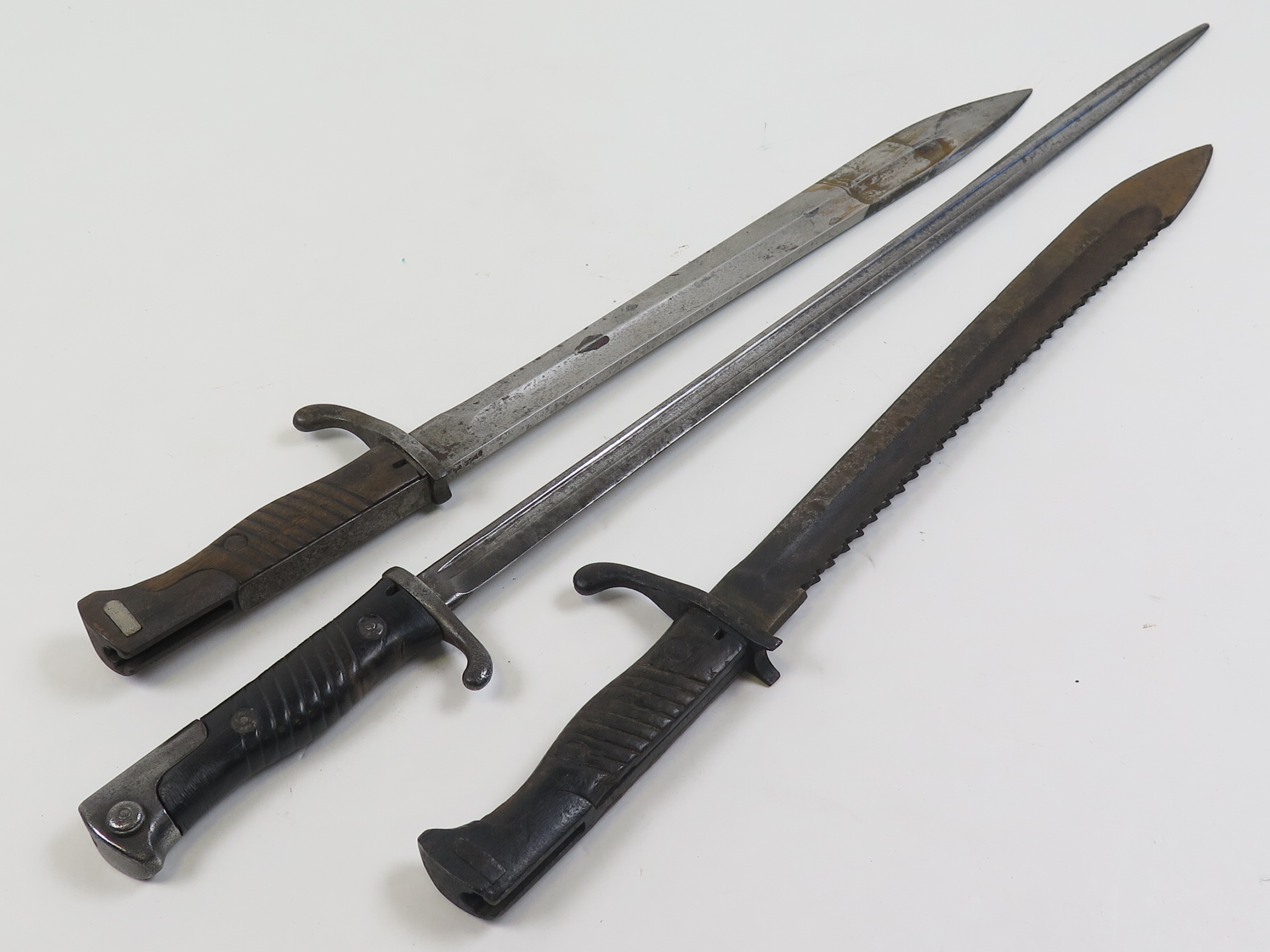 Bayonets: 3x Great War Imperial German bayonets as follows: 1) A Model ...
