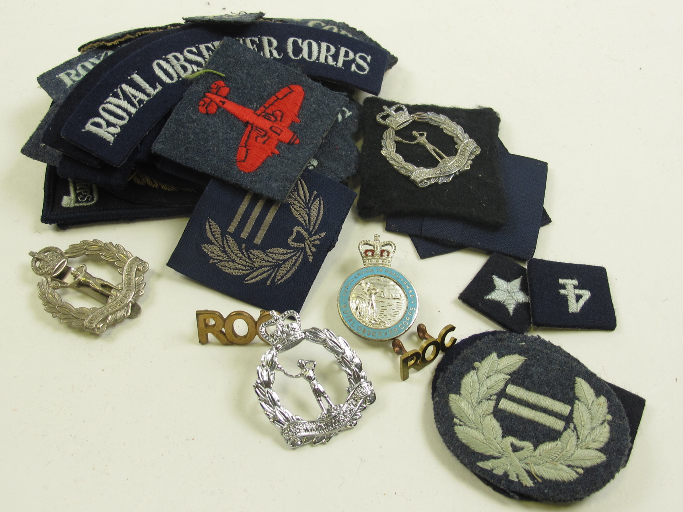 Royal Observer Corps collection of assorted cloth and metal badges. Cap ...