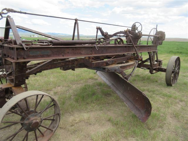 Steel wheel Caterpillar pull type road grader