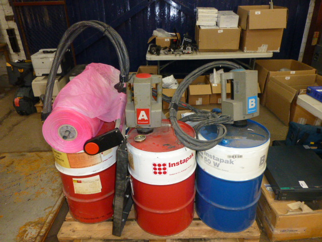 Sealed Air Instapak 901 foam packaging machine with part roll of bags ...