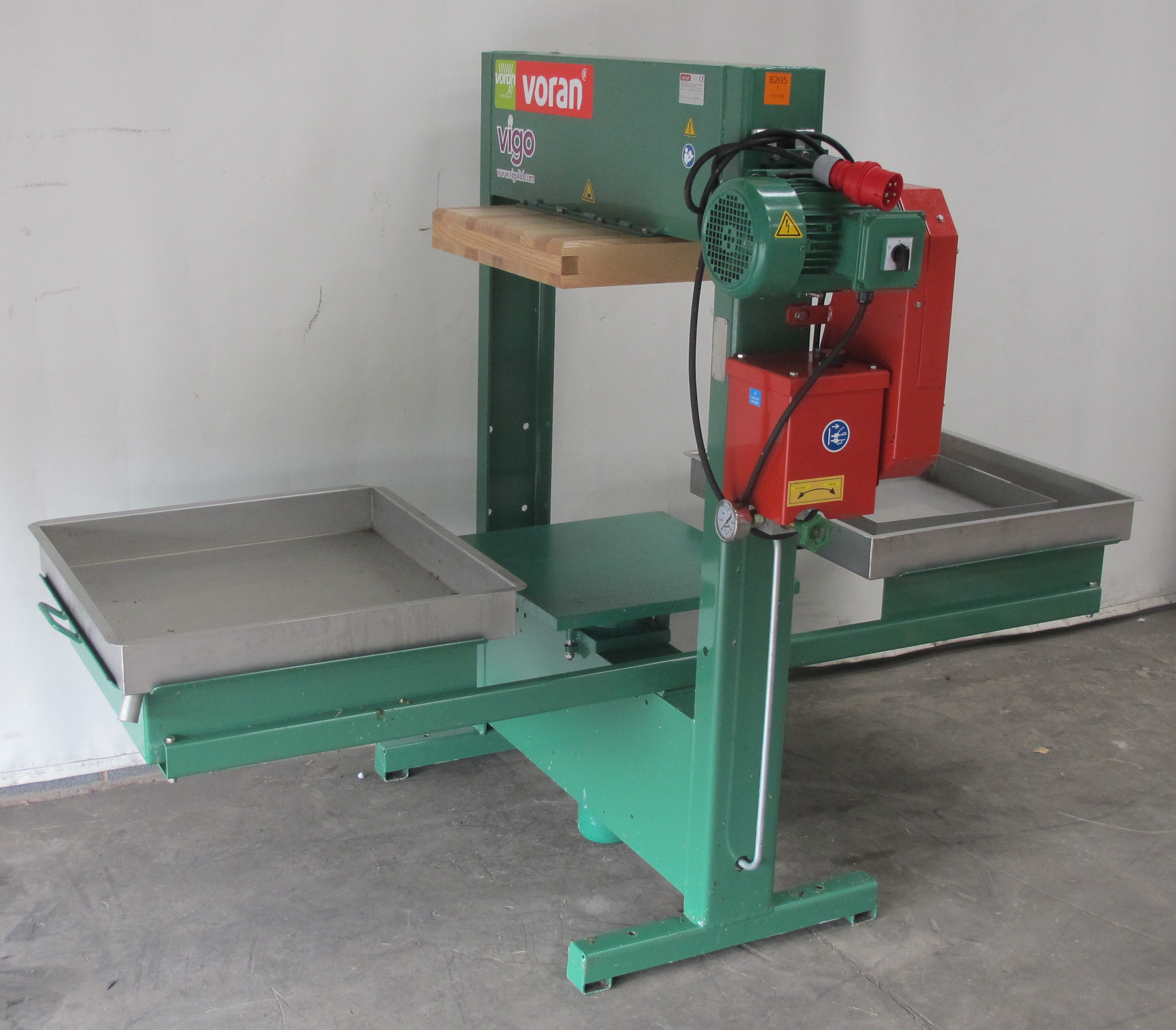 * Voran 100 P2 Twin Bed Hydraulic Press, year of manufacture 2014 ...