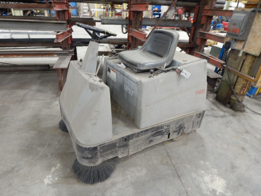 CLARKE AMERICAN LINCOLN FLOOR SWEEPER, MODEL NO. 575-100