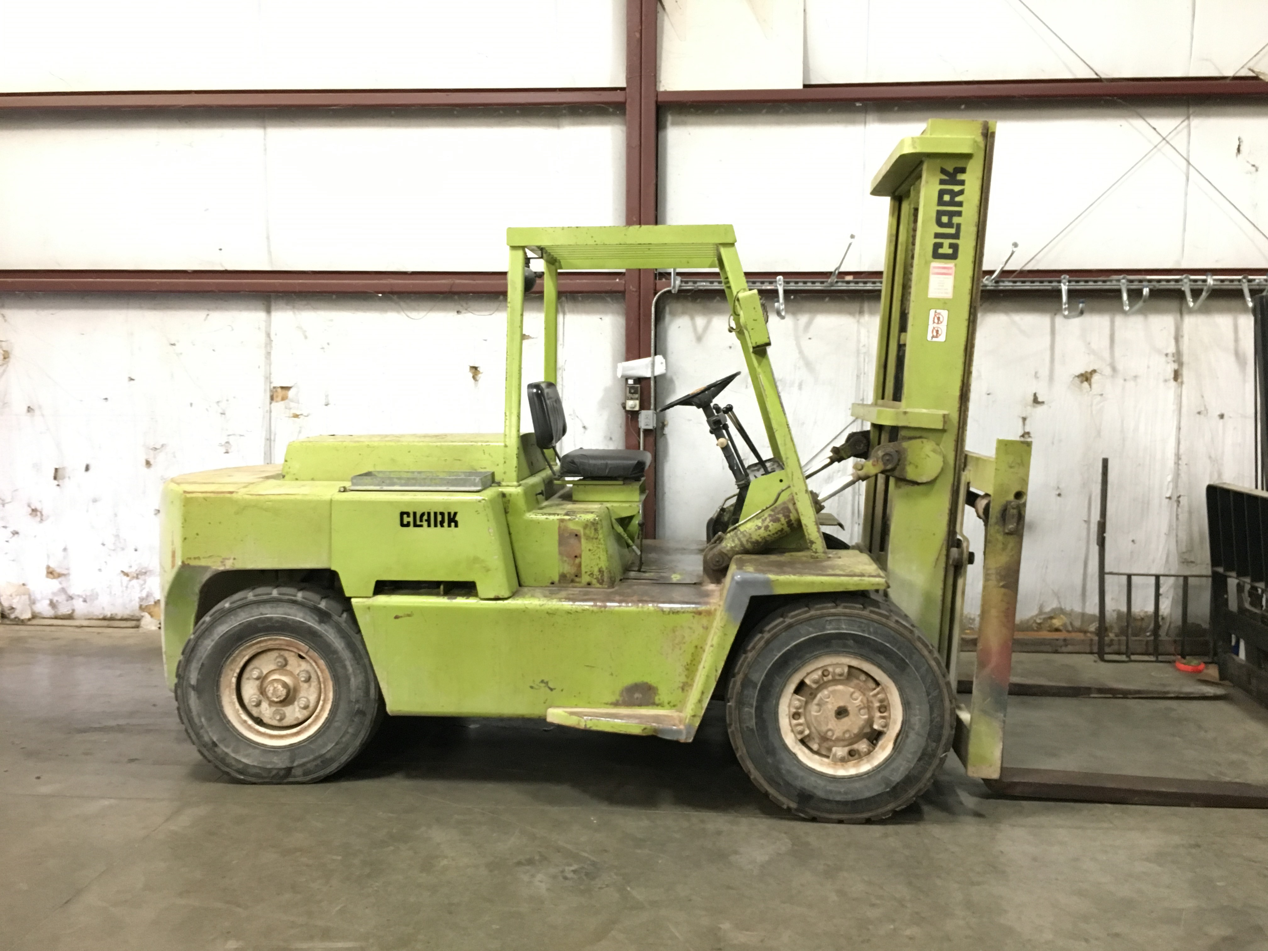 CLARK 15,000-LB. CAPACITY FORKLIFT, MODEL: C500Y-150, S/N: Y1015-85 ...
