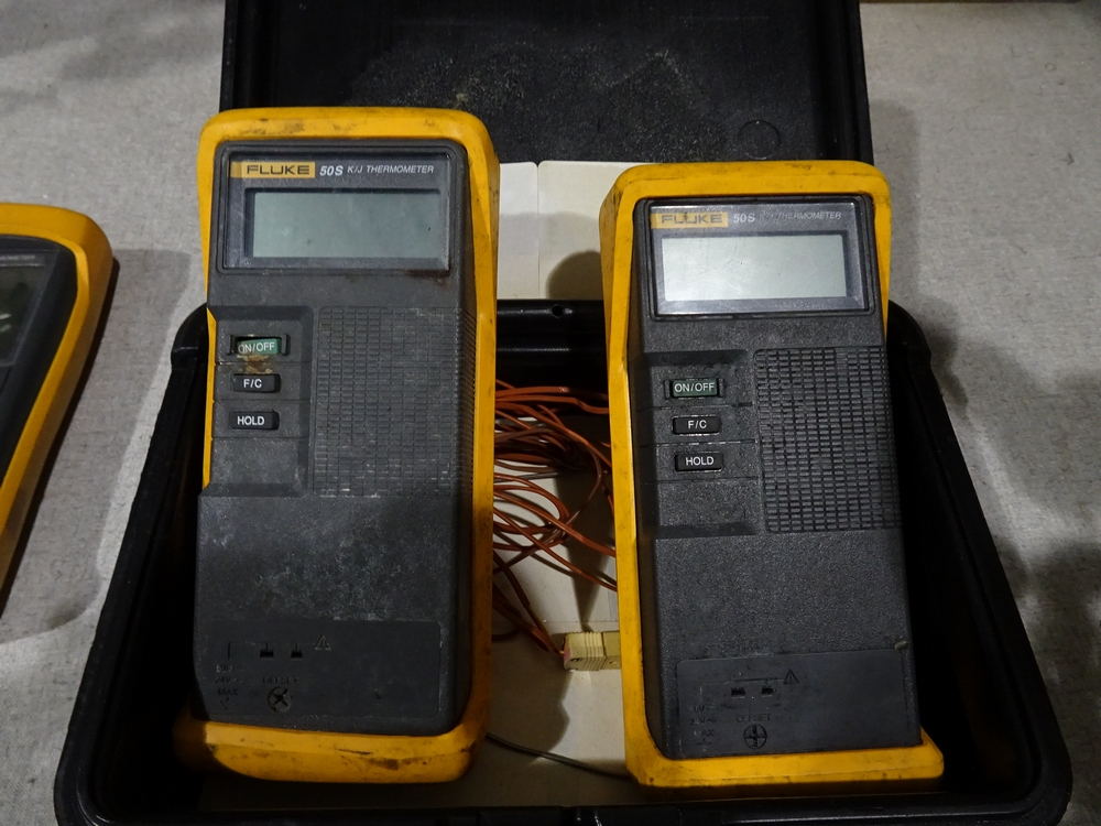 (2) Fluke Model 50S K/J Digital Handheld Thermometers With Cases ...