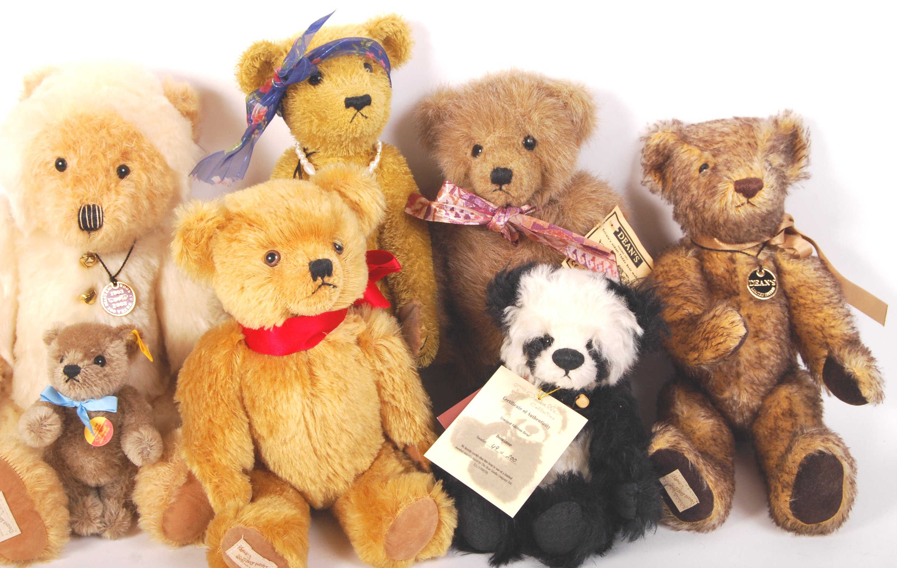 A collection of 10x assorted Artist / Collector's teddy bears. Various ...