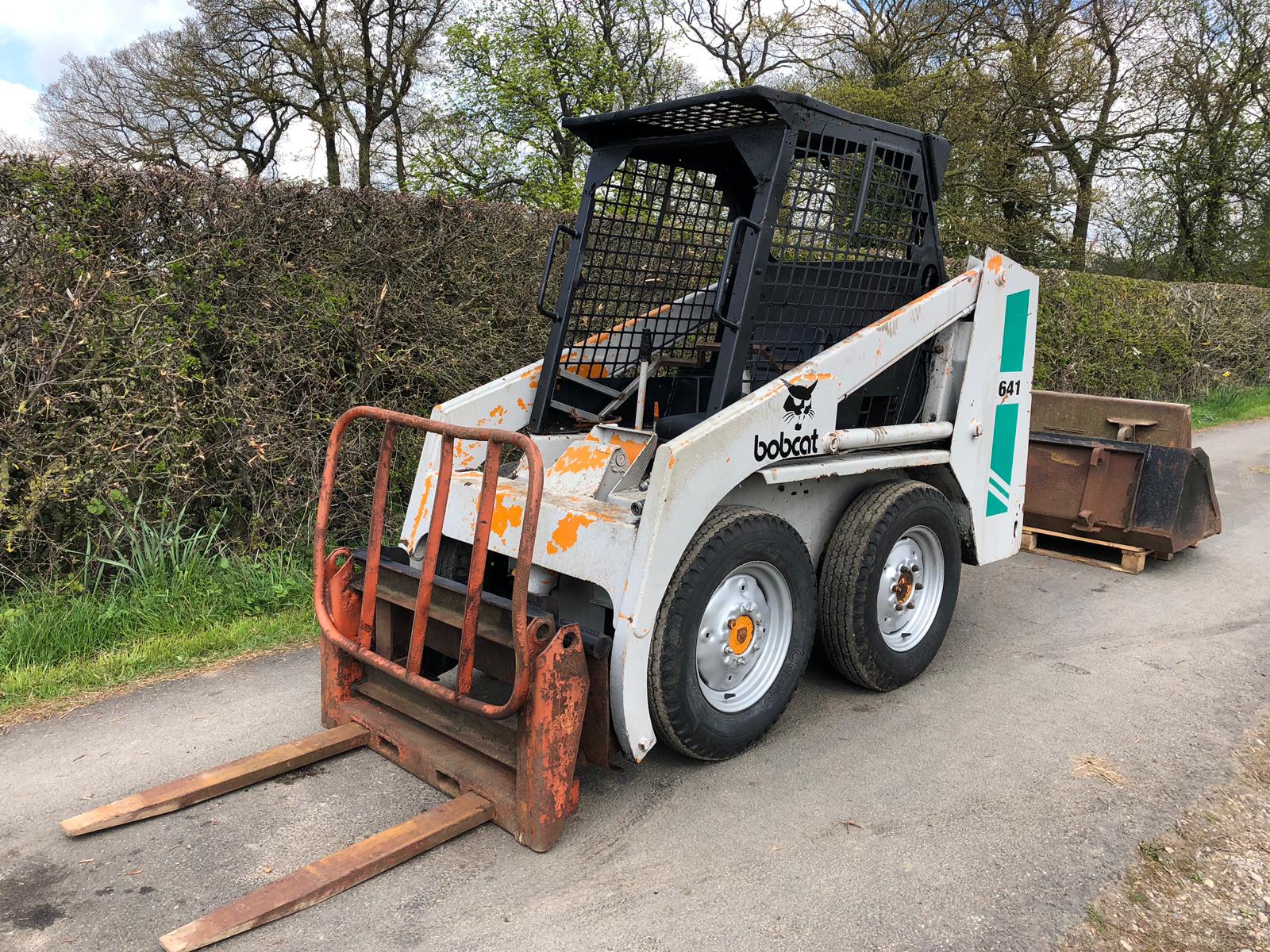 WITHDRAWN LOT Bobcat 641 Skid steer loader Complete with bucket, pallet ...