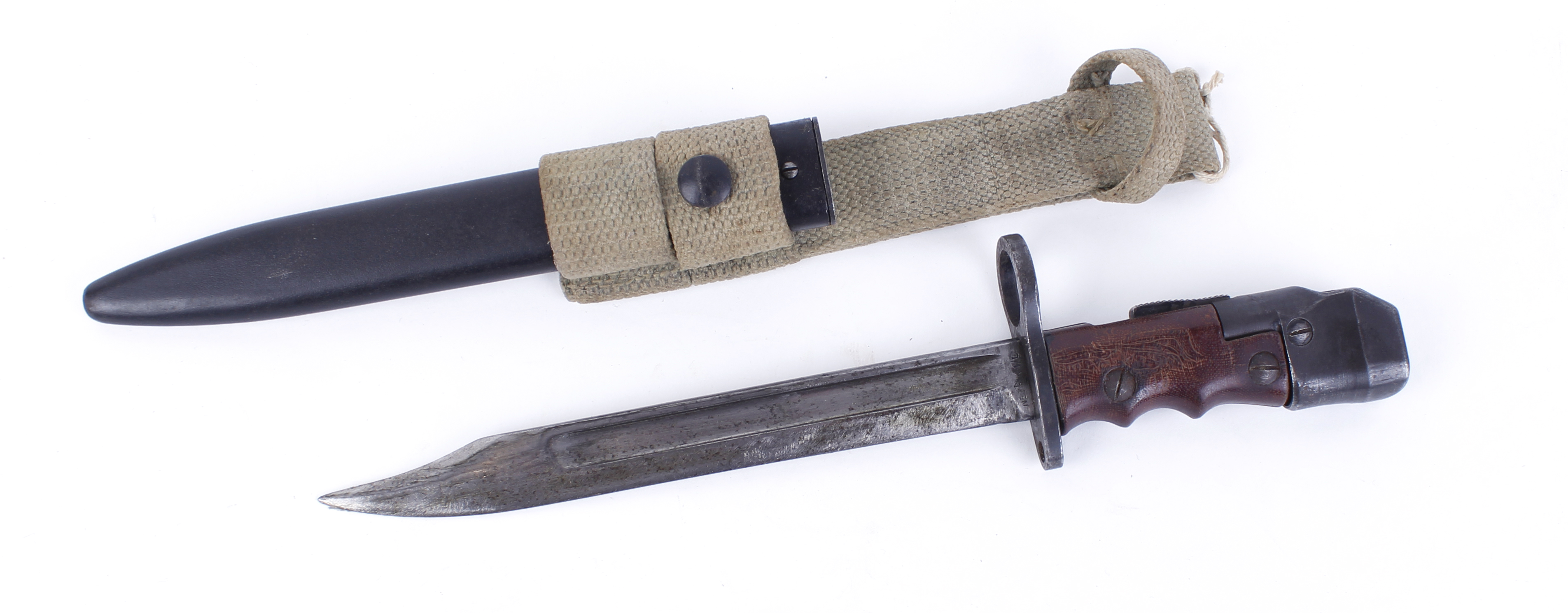 Lee Enfield No.4 rifle No.7 Mk1/2 bayonet in metal scabbard with ...