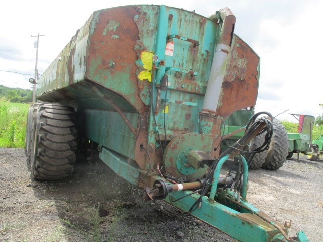 HOULE 7300 GALLON MANURE TANKER