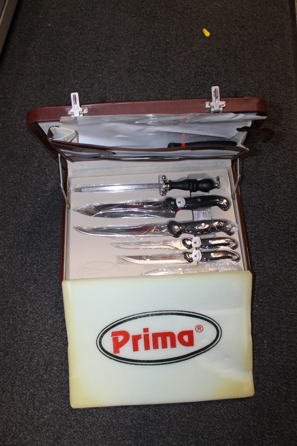 A CASED 'PRIMA' CHEFS KNIFE SET