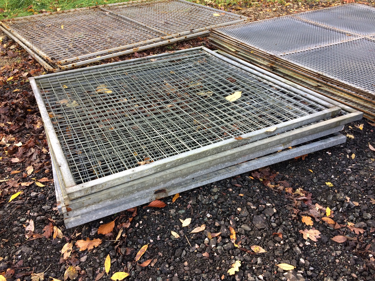 LR - 5 WIRE MESH GUARD PANELS 1.23 X 1.26M WITH 50X50MM MESH *PLUS VAT ...