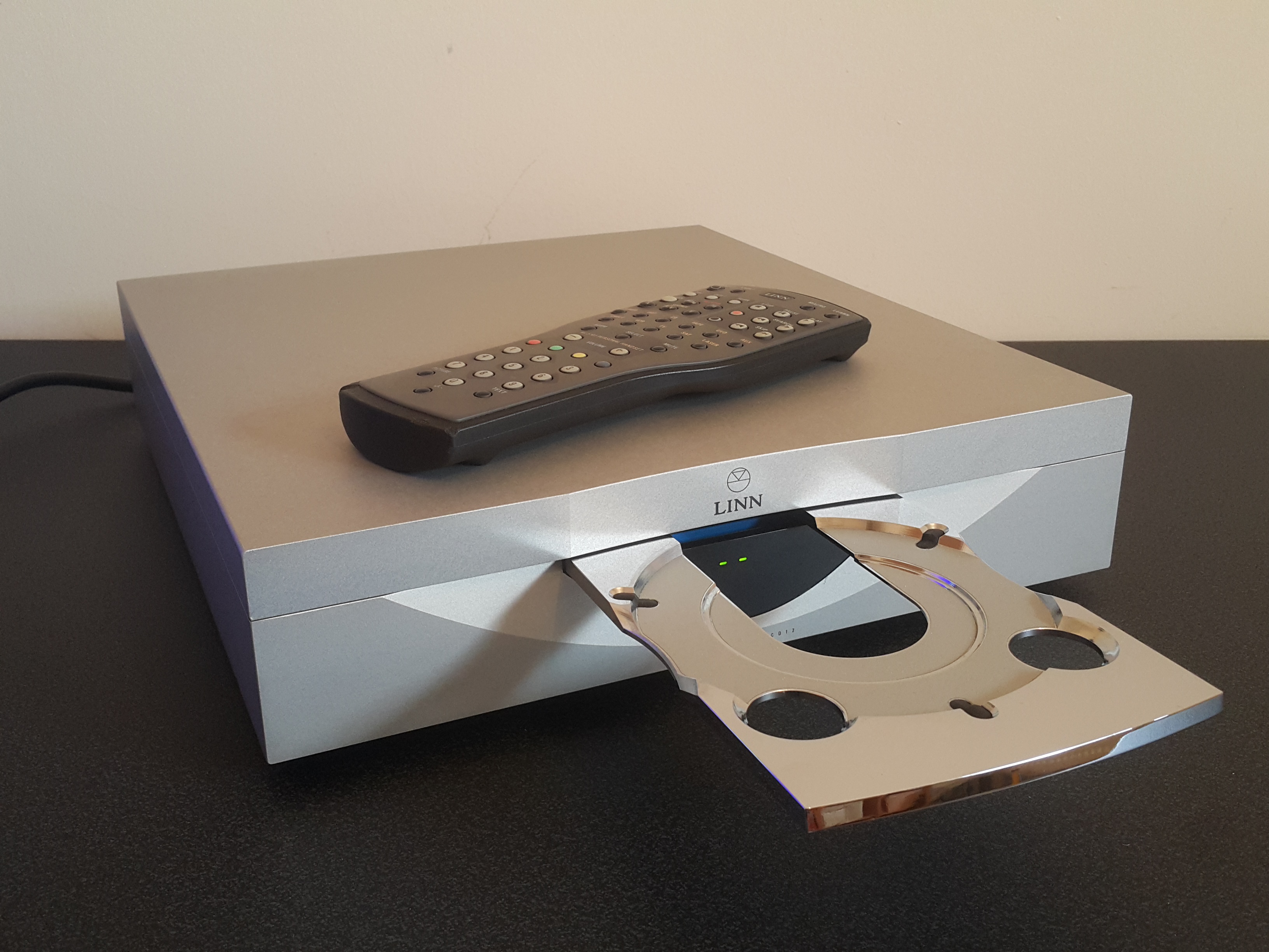 LINN CD12 CD PLAYER WITH REMOTE CONTROL Pleaae note** BP 7% on this lot