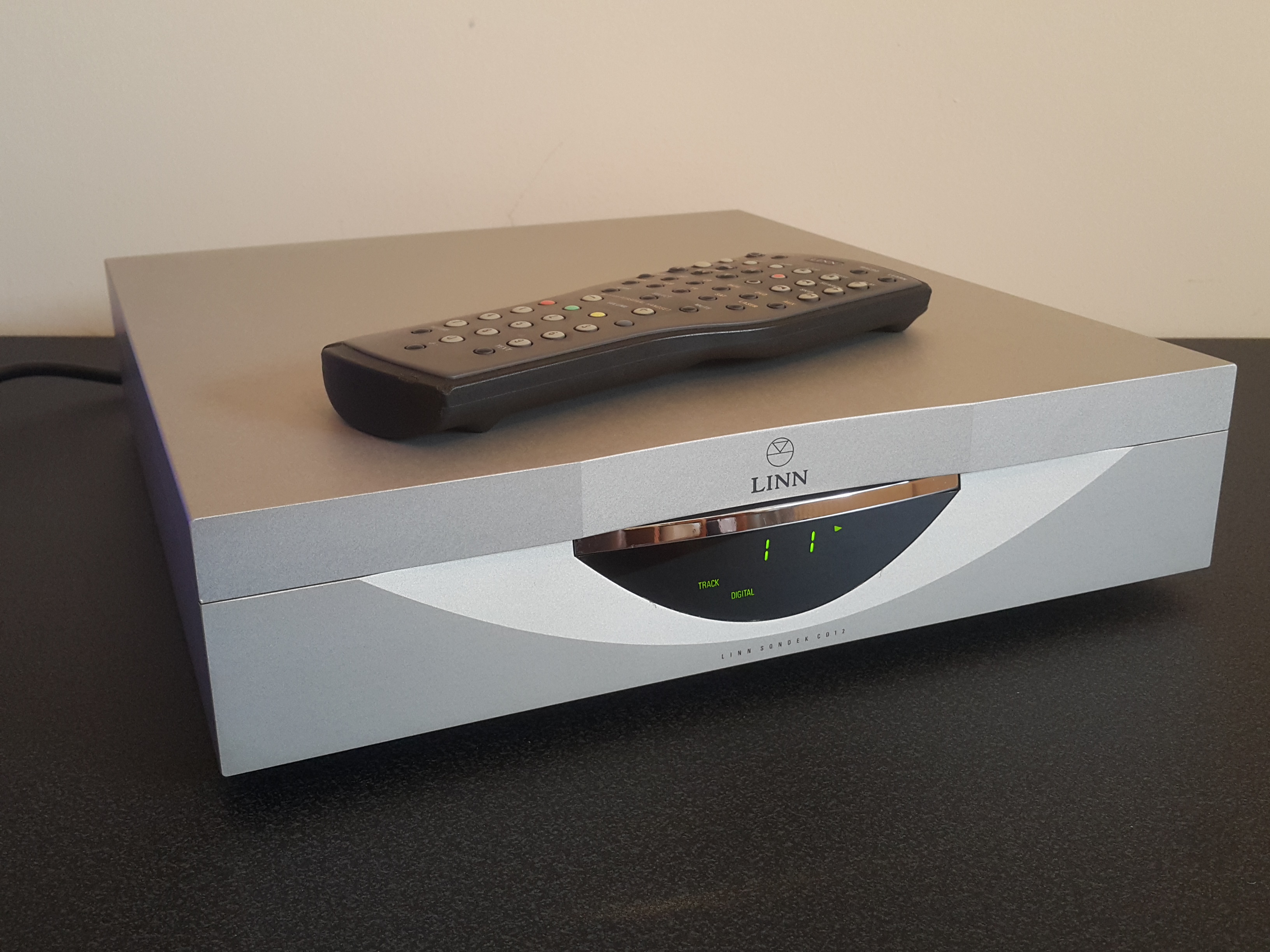 LINN CD12 CD PLAYER WITH REMOTE CONTROL Pleaae note** BP 7% on this lot