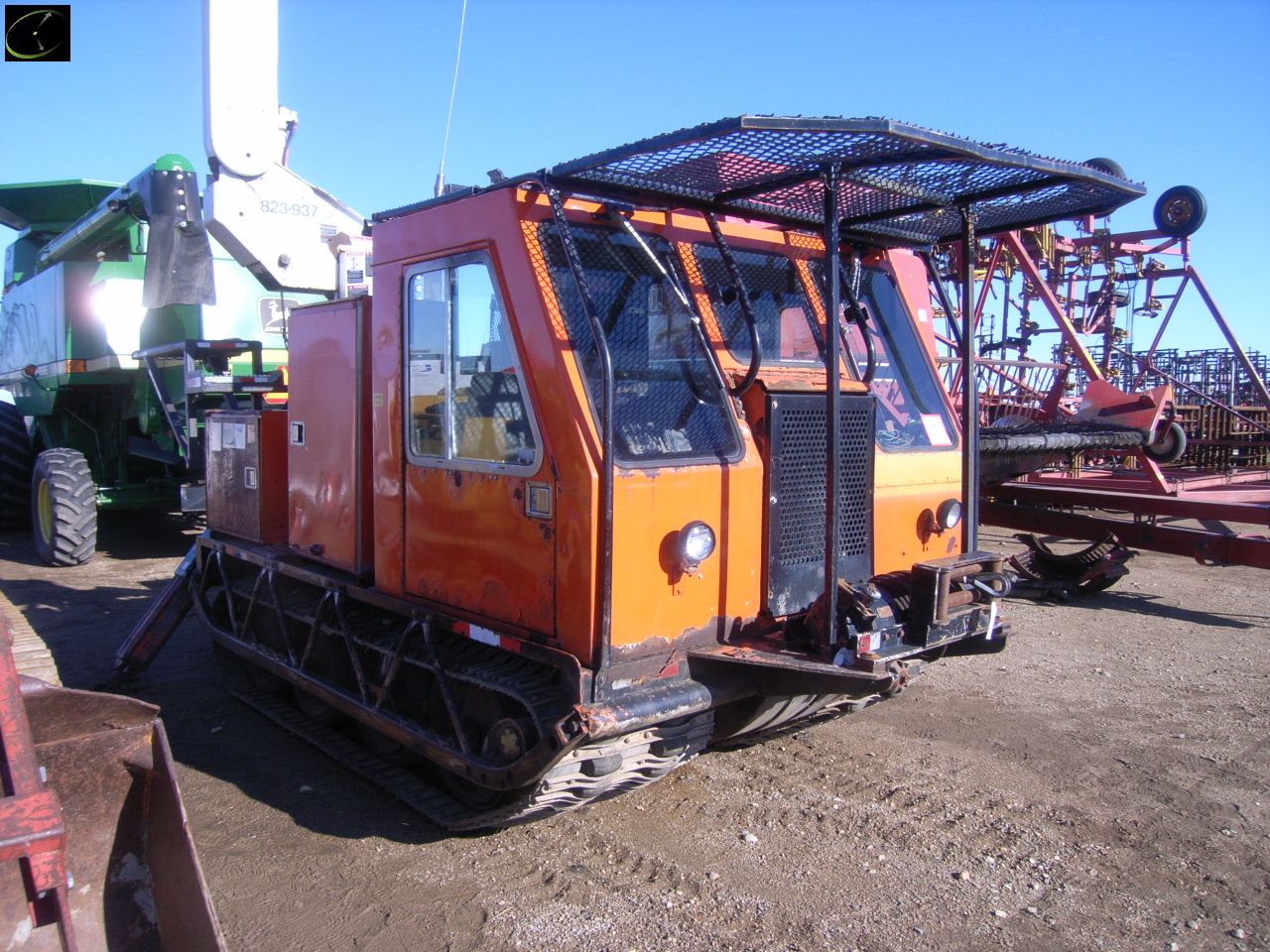 Bombardier Muskeg Carrier, Perkins D eng., friont winch, outriggers w ...
