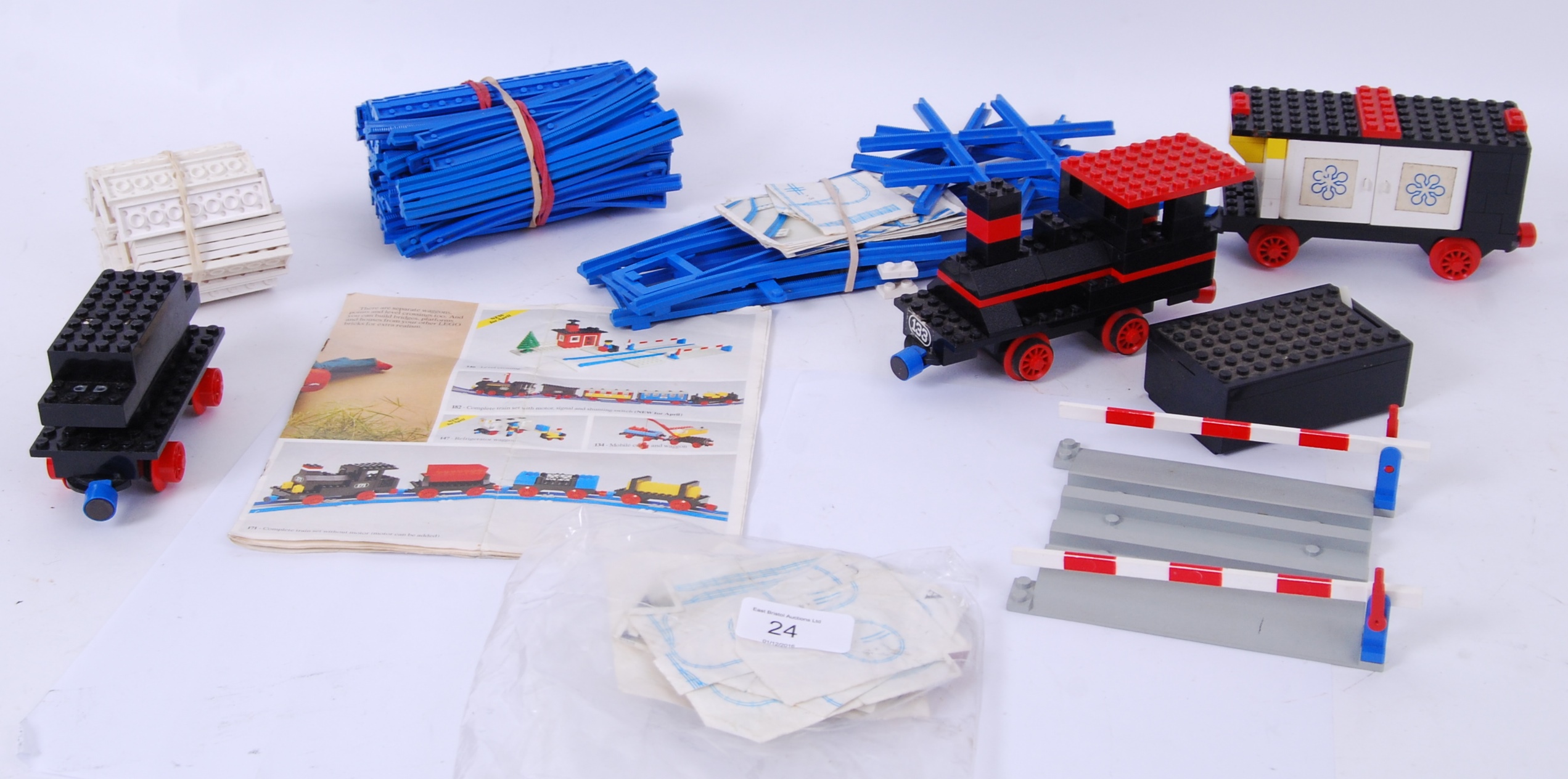 LEGO TRAIN: A collection of vintage early Lego 1970's Train set pieces ...