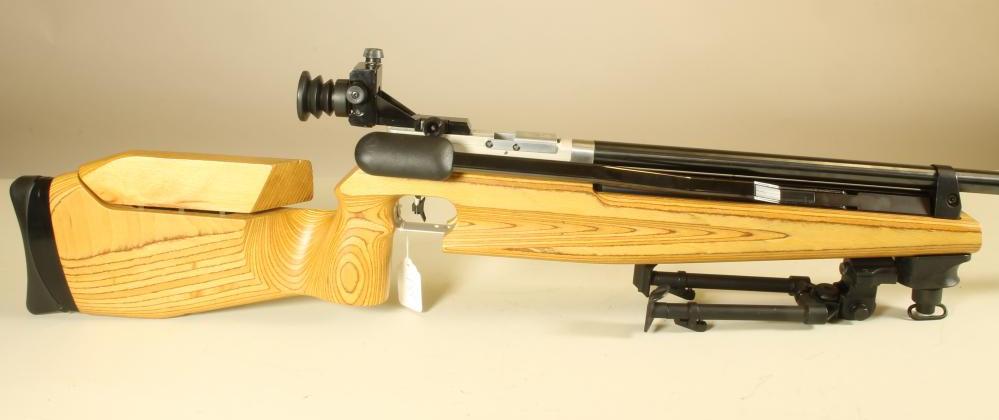 A FEINWERKBAU NLG MOD 600 .177 AIR RIFLE, with 25 ½" barrel, front and ...