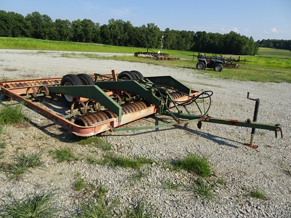 Brillion 12' pull behind Cultipacker with Hydraulically Actuated ...