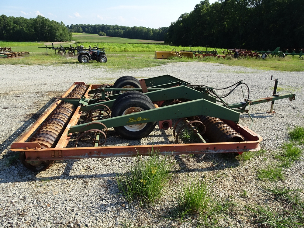 Brillion 12' pull behind Cultipacker with Hydraulically Actuated ...