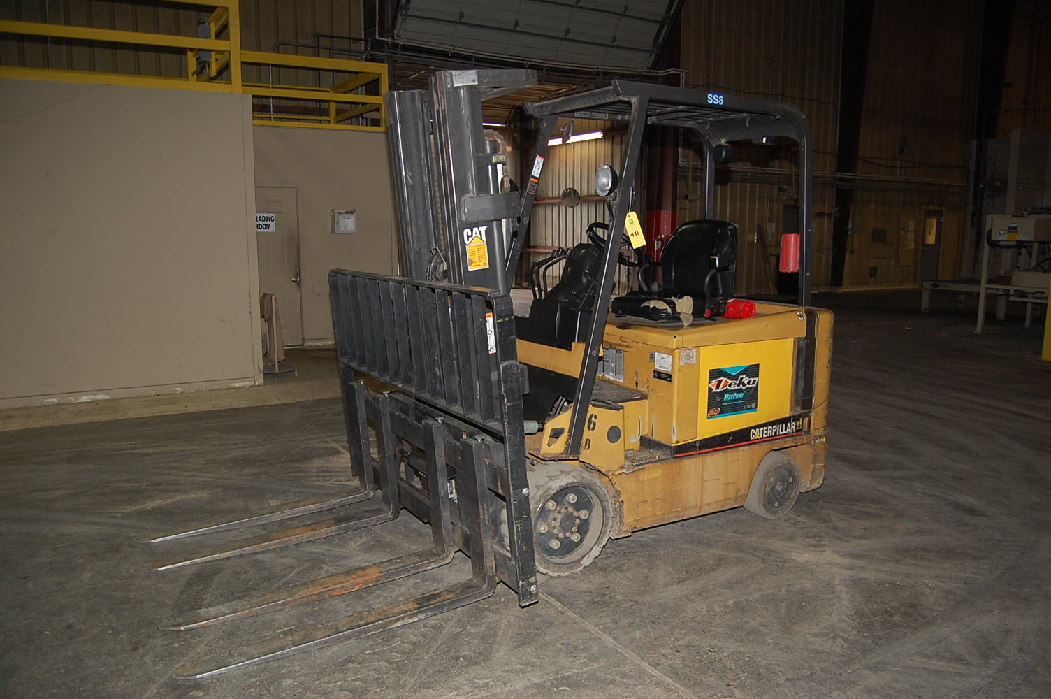 Caterpillar Model #EC-30K Electric Forklift, Side Shift, Solid Tires ...