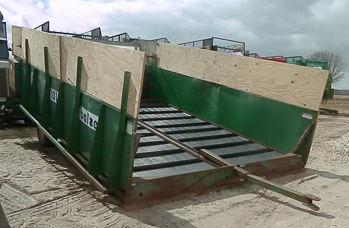 BALZER 1016 FORAGE/UNLOADING TABLE 16' x 10' Poly Floor, Reversible ...