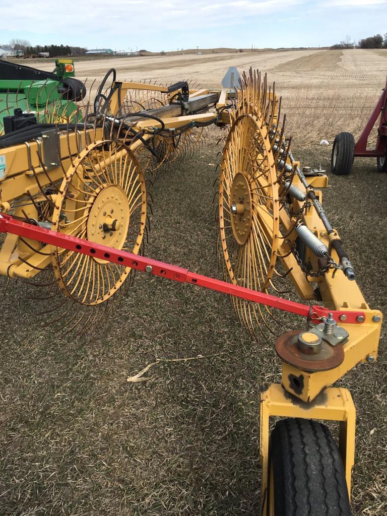 Vermeer WRX, 14 wheel V Rake with kicker