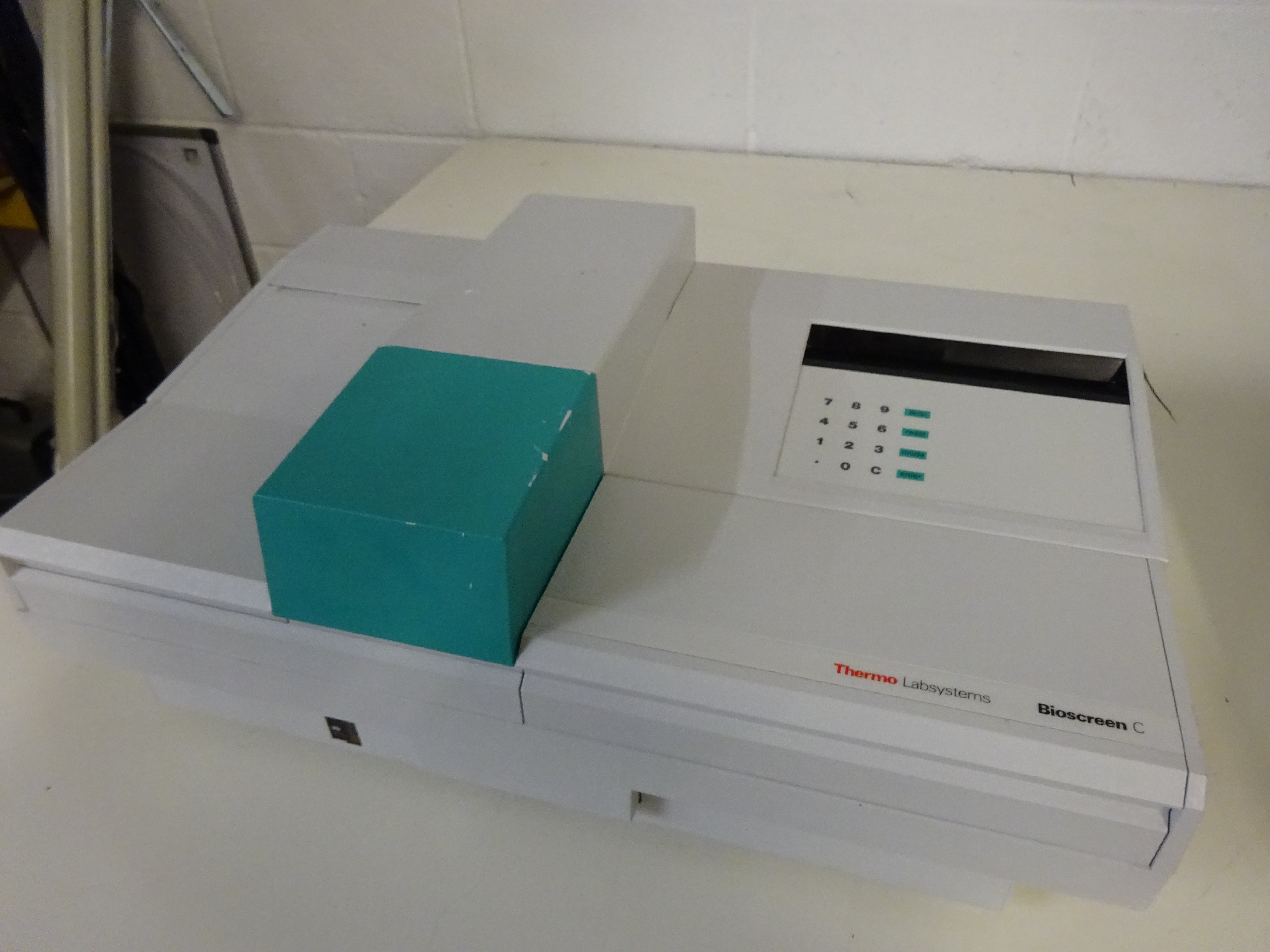 Thermo 'Bioscreen C' Microplate Reader - switches on as per photos ...