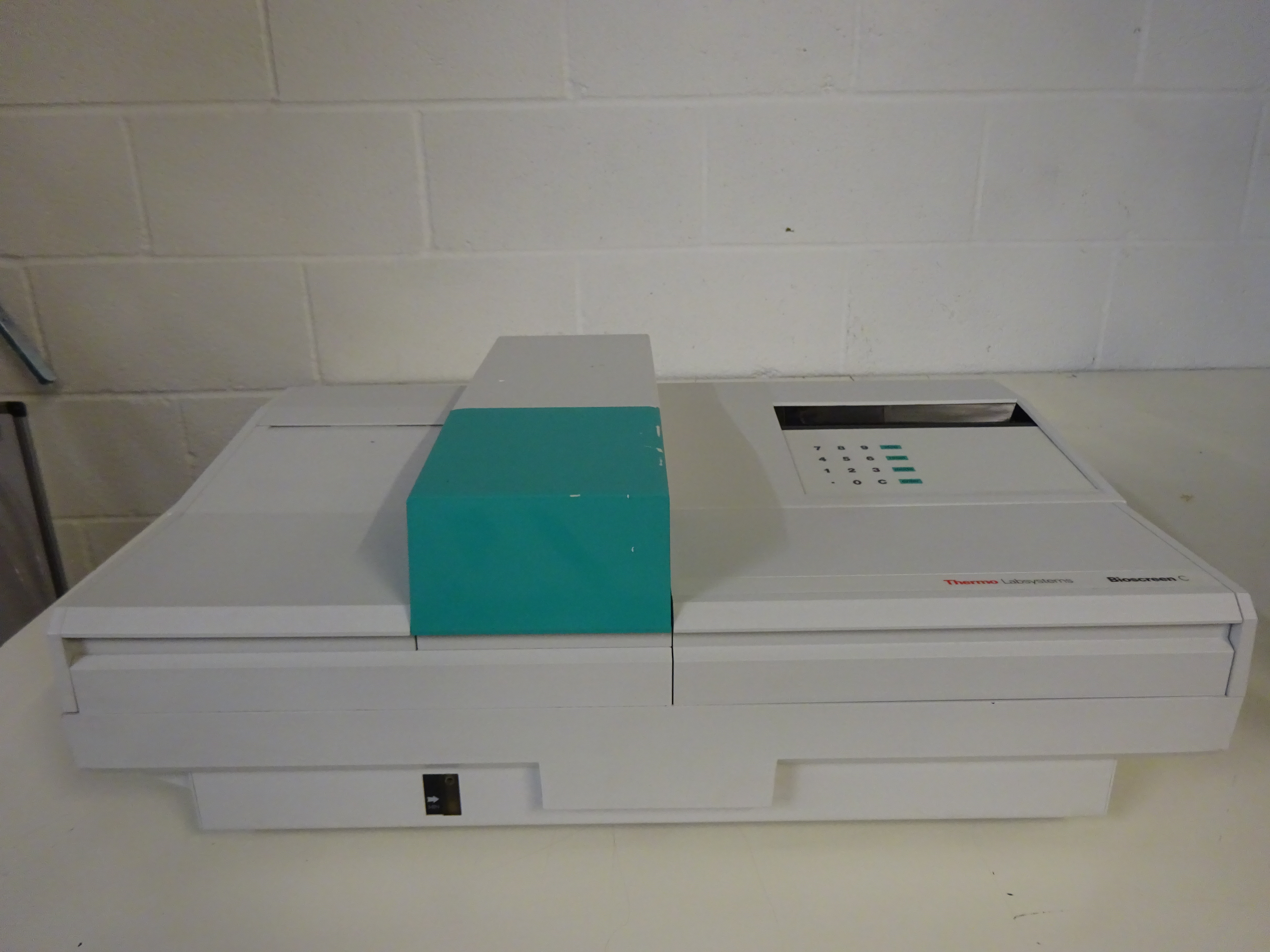 Thermo 'Bioscreen C' Microplate Reader - switches on as per photos ...