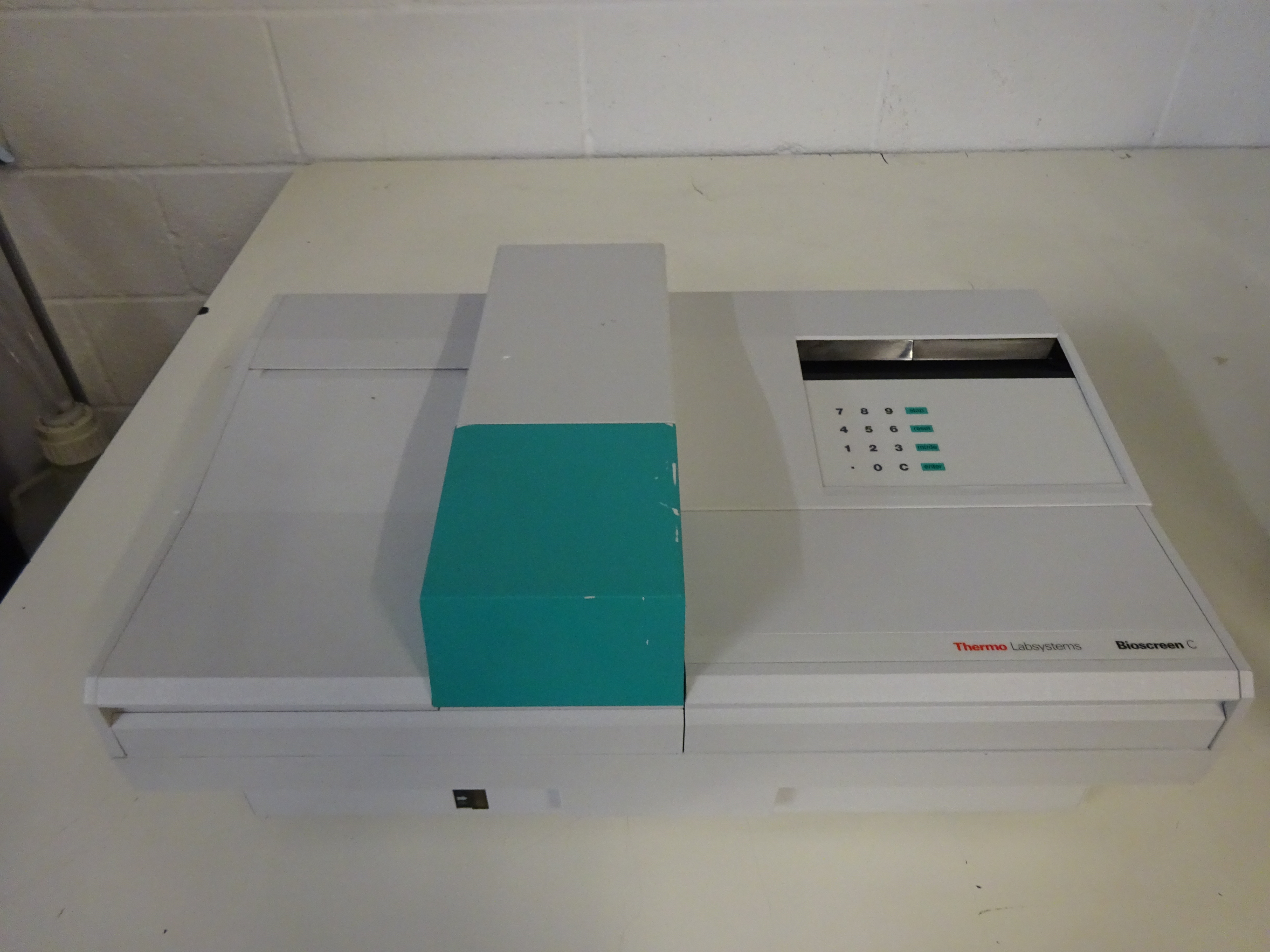 Thermo 'Bioscreen C' Microplate Reader - switches on as per photos ...