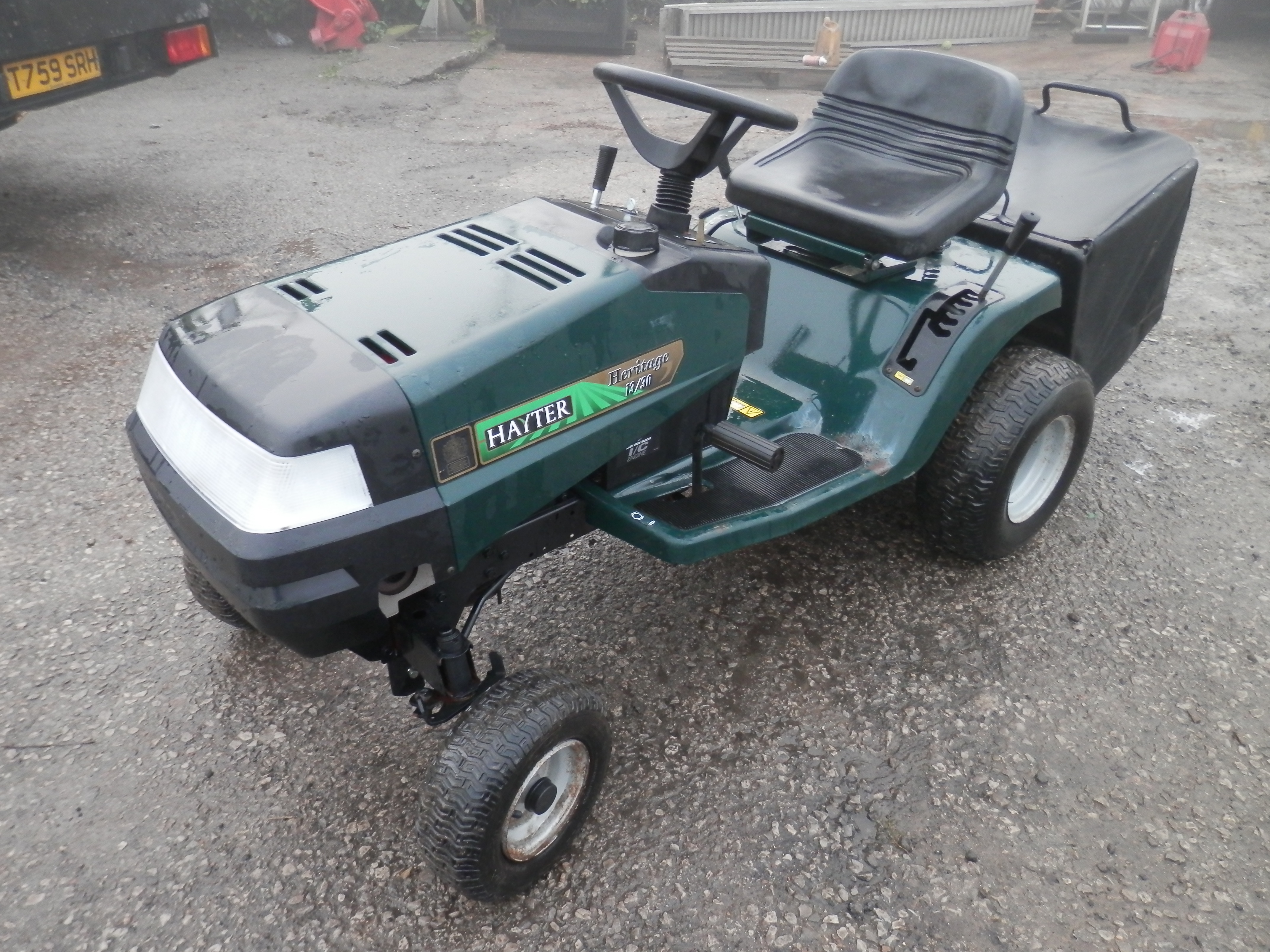 GT - WORKING HAYTER 13/30 HERITAGE RIDE ON MOWER, DECKS NEED ATTENTION ...