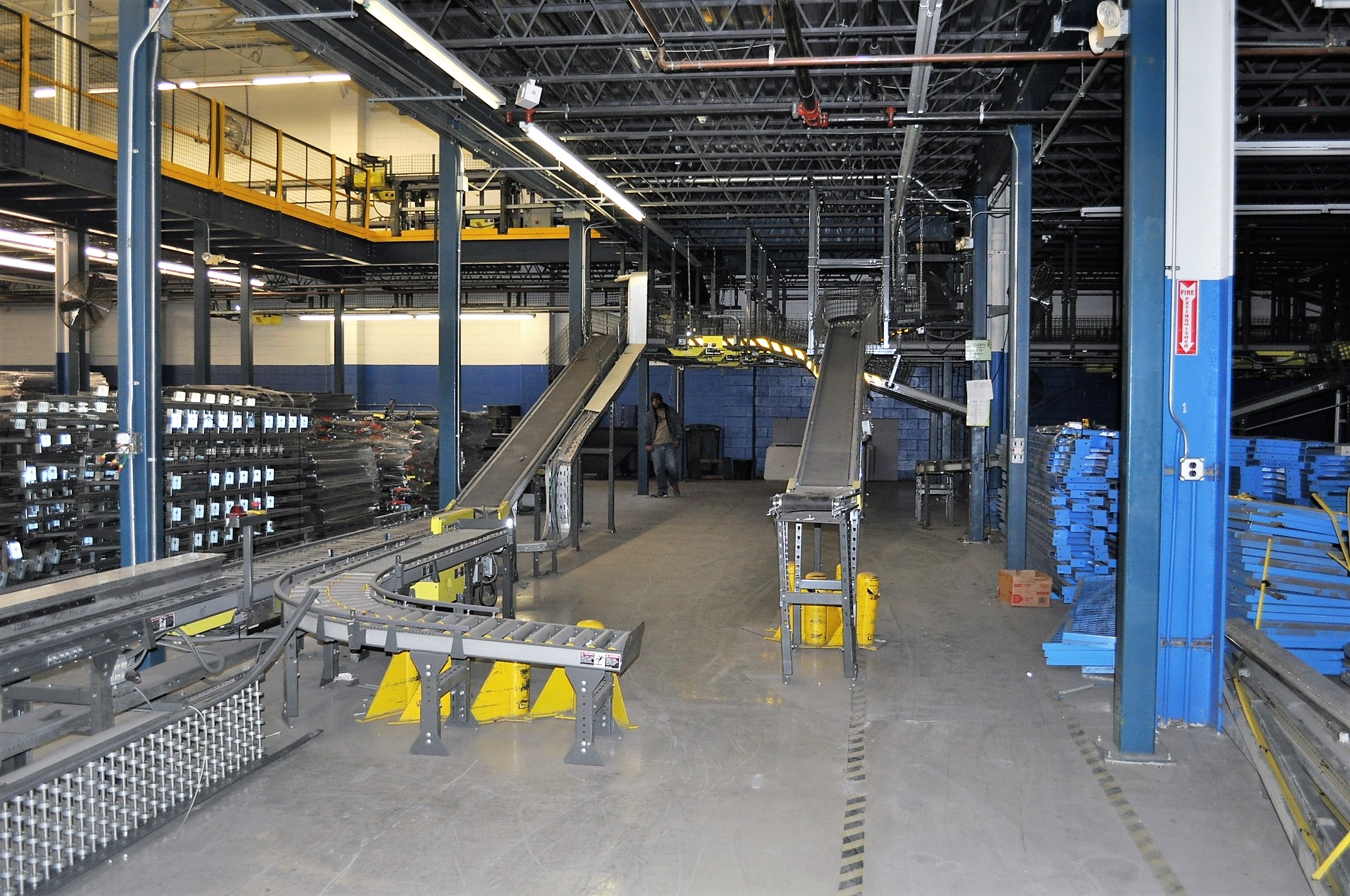 KNAPP AUTOMATION DISTRIBUTION CENTER APPROXIMATELY 600' LONG AUTOMATIC ...